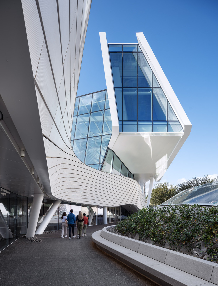 Morphopedia {{ stateParams.section ? '- ' + stateParams.section.charAt ...